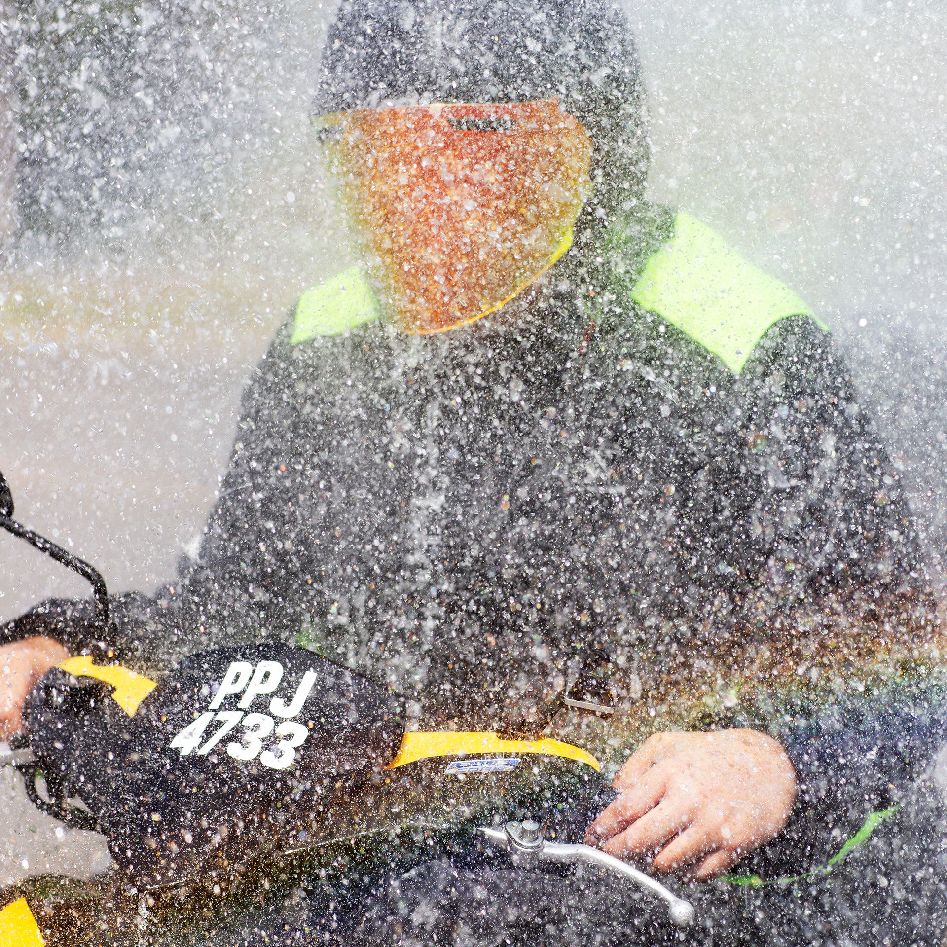 Cara Mencuci Baju Hujan Riboot: Panduan Lengkap - Windrunner